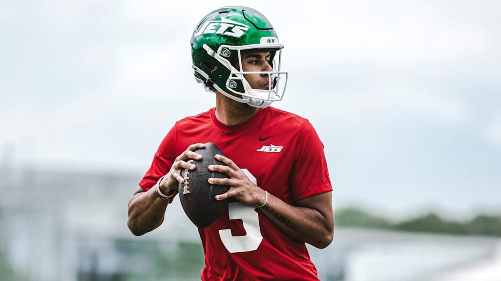 Jets QB Jordan Travis Announces Retirement in 2025 - Franetic ... Jets QB Jordan Travis Announces Retirement in 2025 - Franetic ...